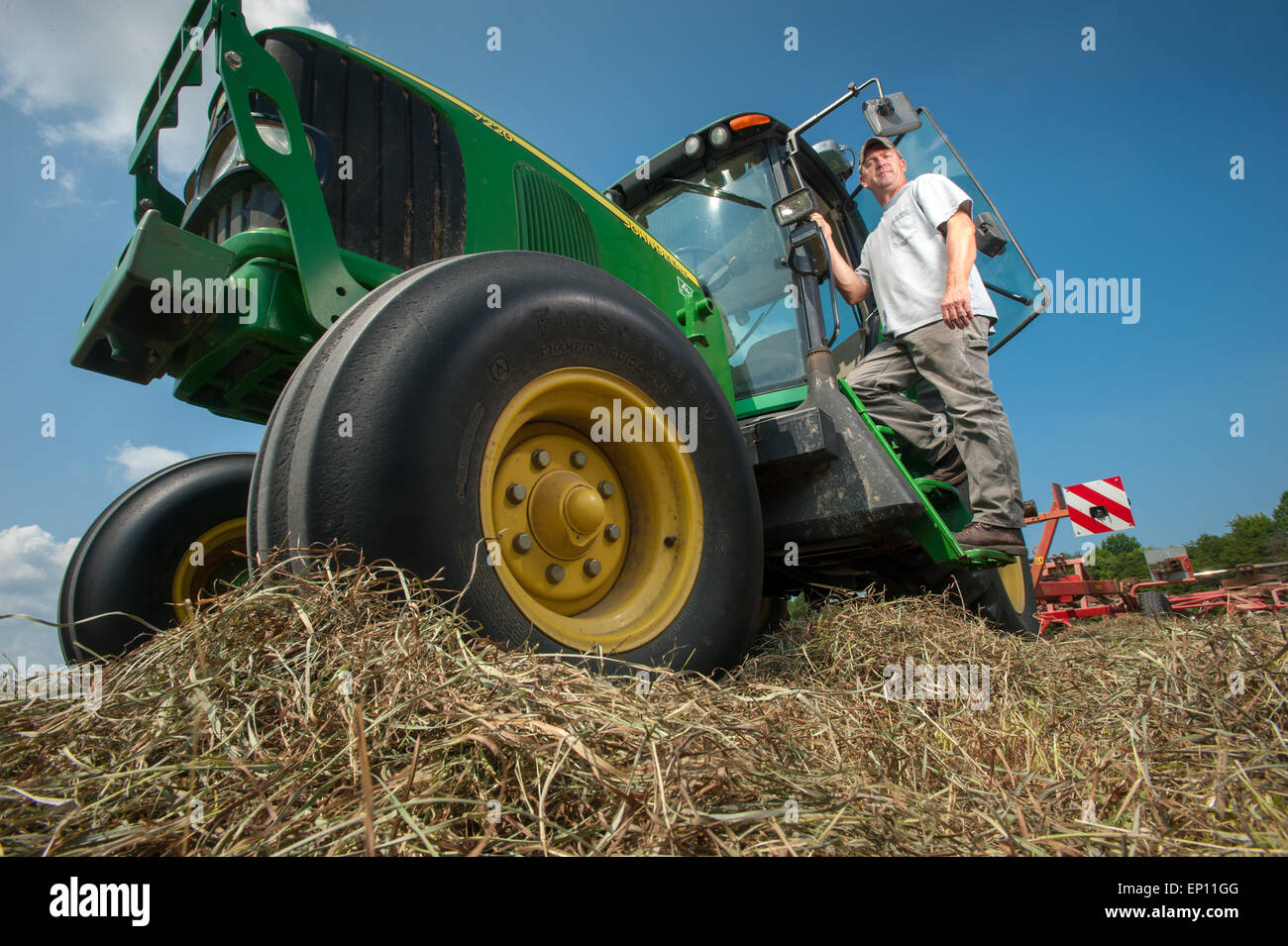 Farmer tedding hay in Sudlersville, Maryland, USA Stock Photo - Alamy