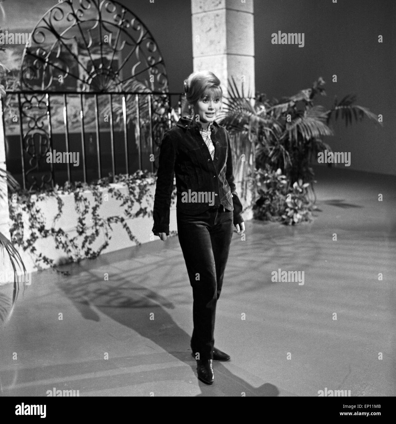 Sängerin Gitte Haenning bei einem Auftritt in der Fernsehshow "Mit ...