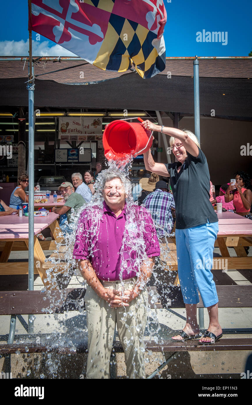 Secretary of Agriculture getting water dumped on his head (Ice bucket ...