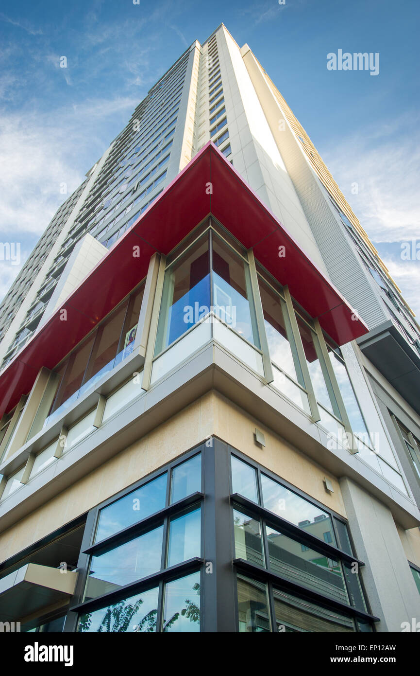 High rise building apartment building hi-res stock photography and ...