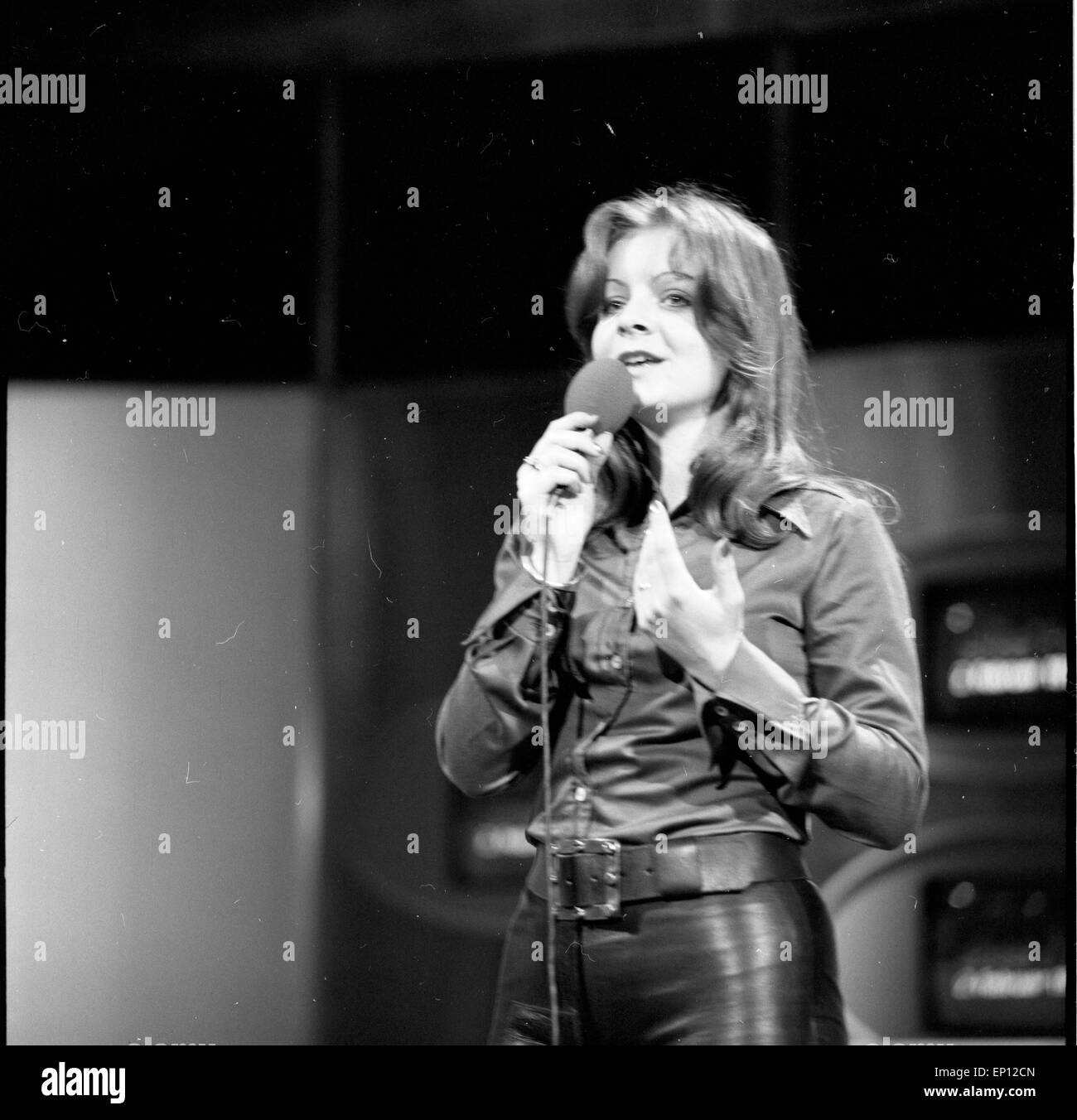 Österreichische Schlagersängerin Elfi Graf bei einem Auftritt ...