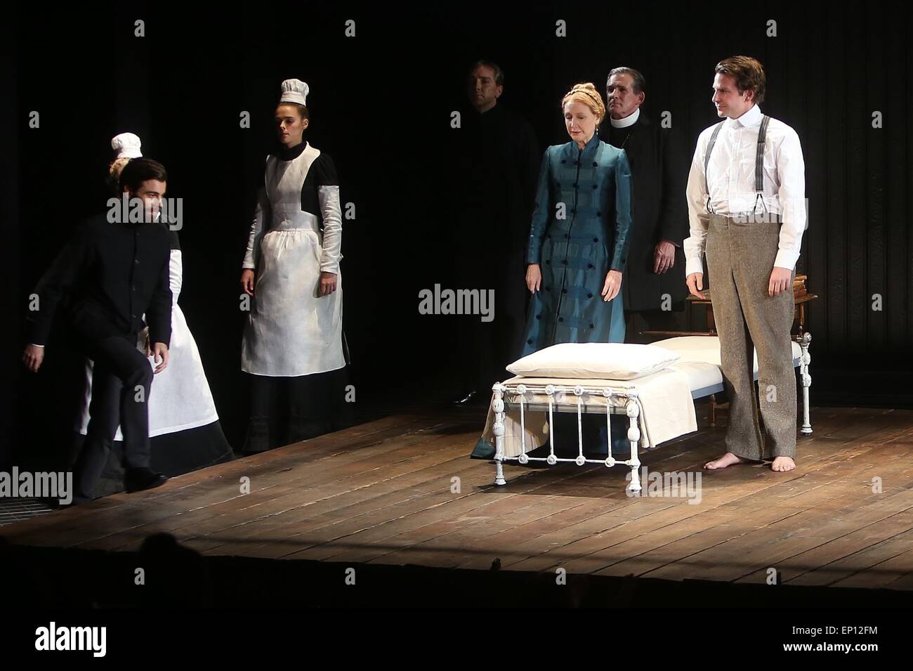 The first preview curtain call for Bradley Cooper in Broadway's The ...