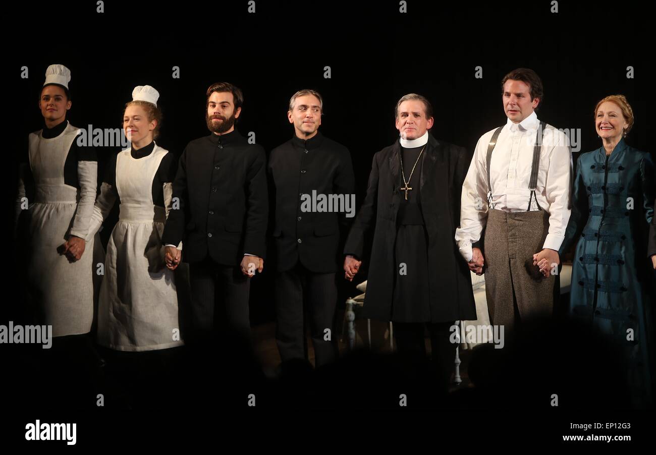 The first preview curtain call for Bradley Cooper in Broadway's The ...