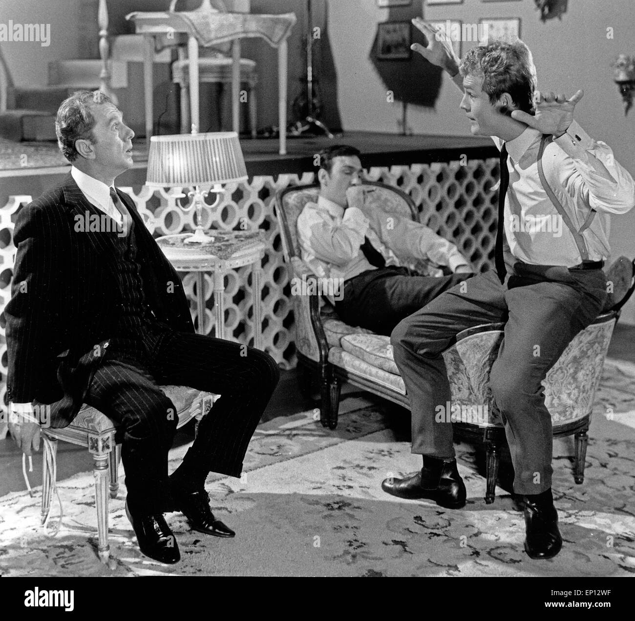 Folge "Neue Kollektion" aus der ZDF Abenteuerserie "Percy Stuart", mit ...