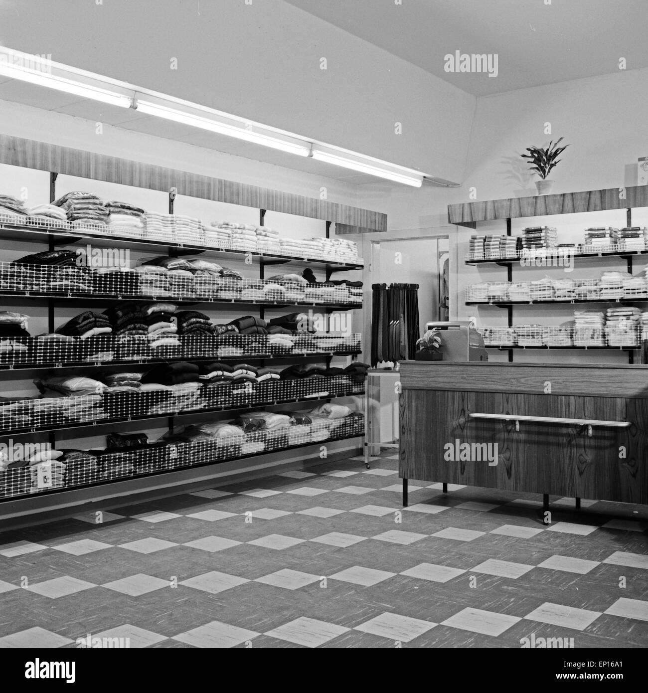 Drug store 1960s Black and White Stock Photos & Images - Alamy
