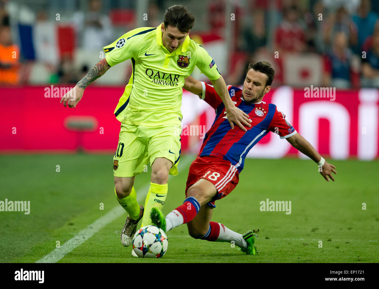 Munich, Germany. 12th May, 2015. Bayern Munich's Juan Bernat (r) and ...
