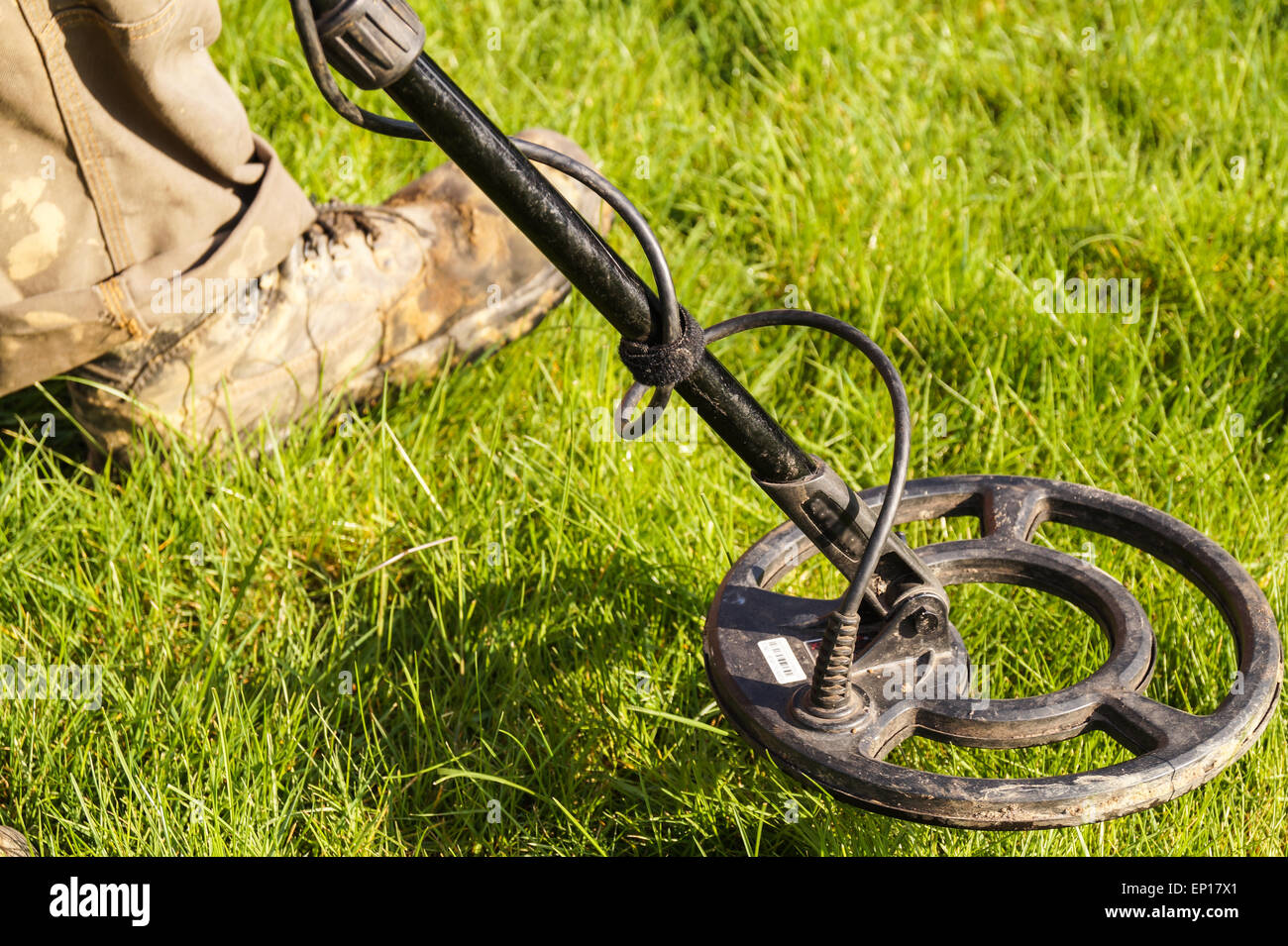 Man holding metal detector hi-res stock photography and images - Alamy
