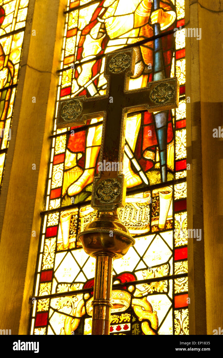 Altar cross hi-res stock photography and images - Alamy