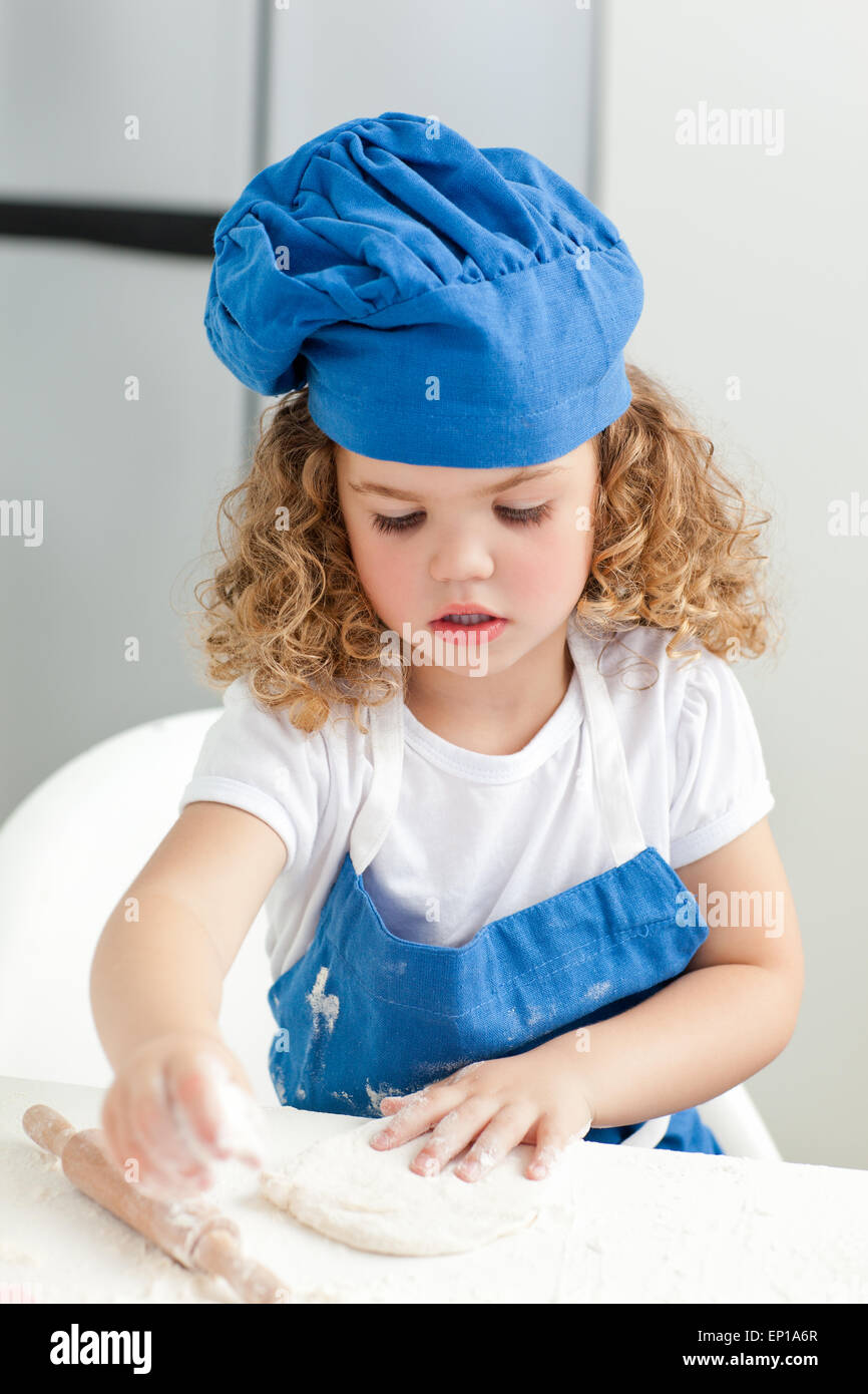 Little girl baking in the kitchen Stock Photo - Alamy
