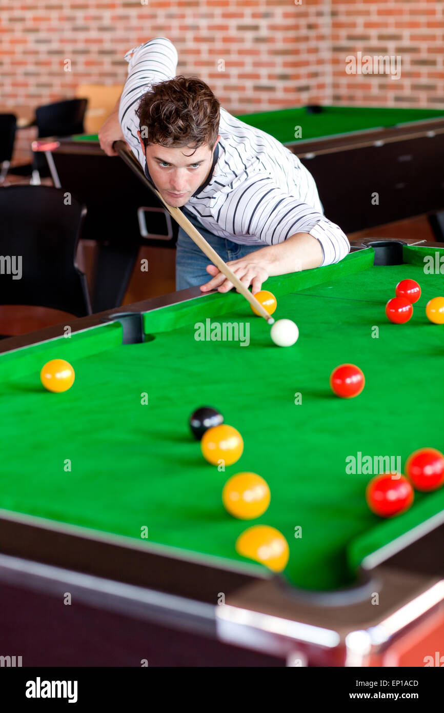 Concentrated young man playing snooker Stock Photo - Alamy