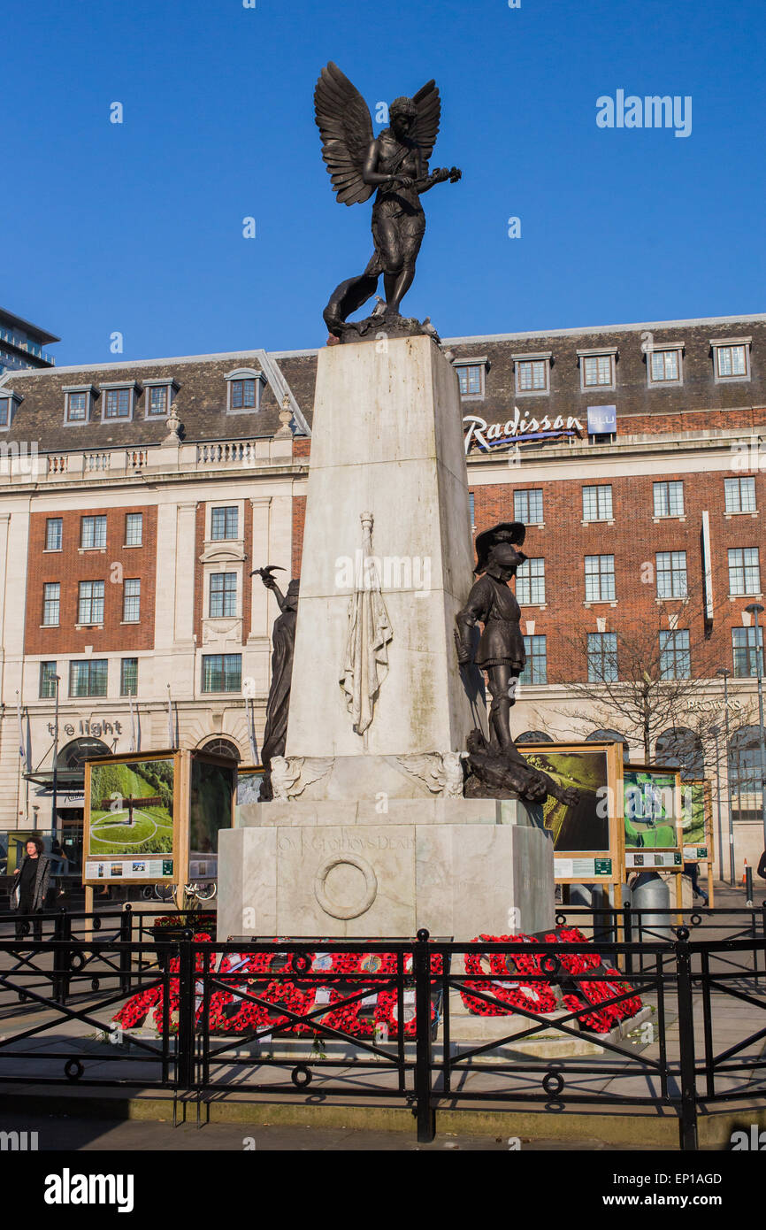 War memorial in Leeds Town Centre Stock Photo - Alamy