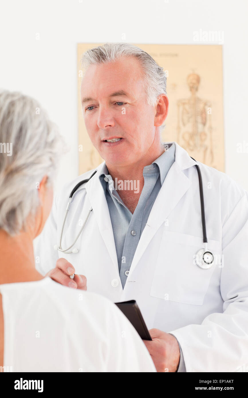 Senior doctor talking with his sick patient Stock Photo - Alamy