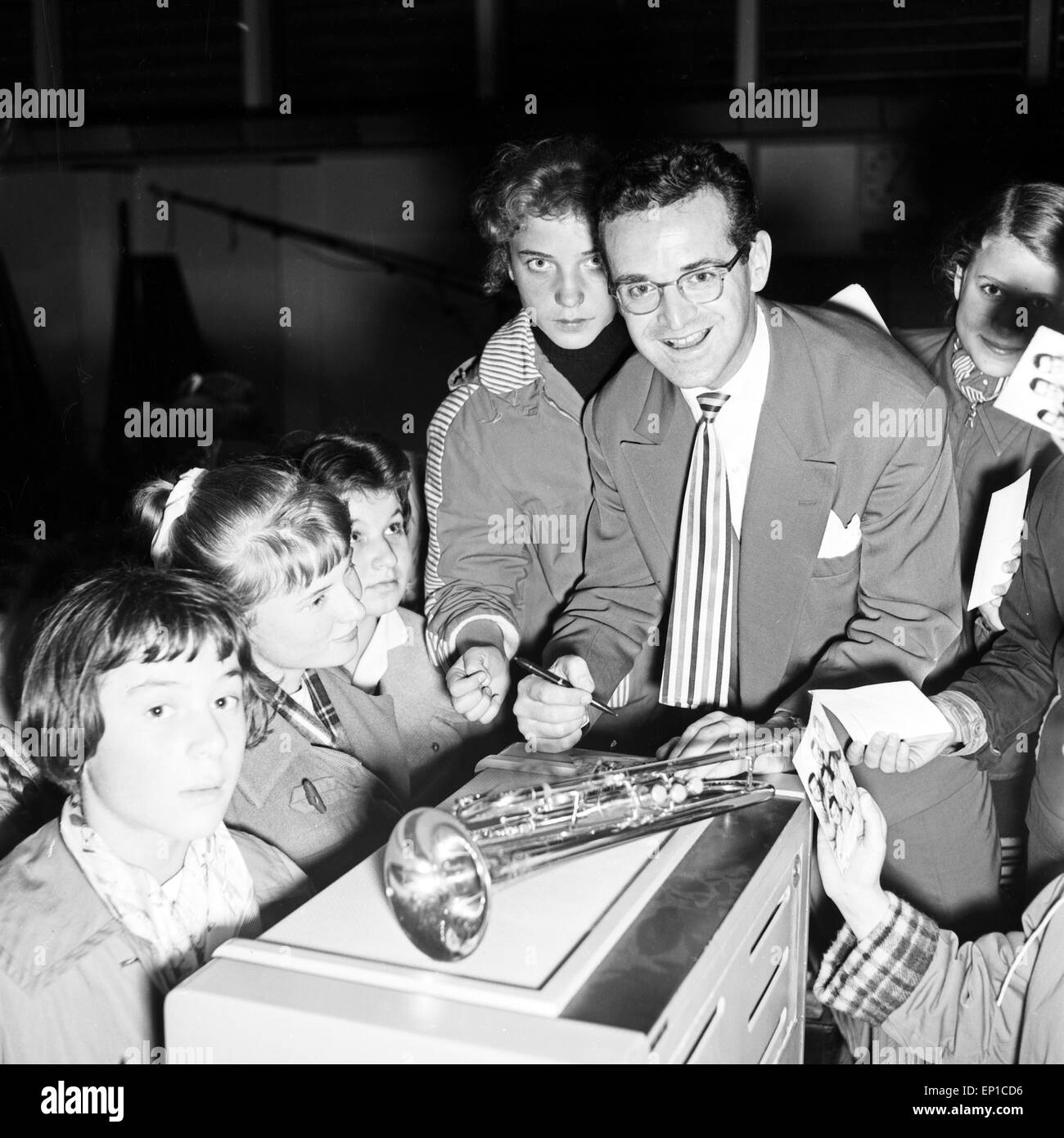 Der schweizer sänger und schauspieler Black and White Stock Photos ...