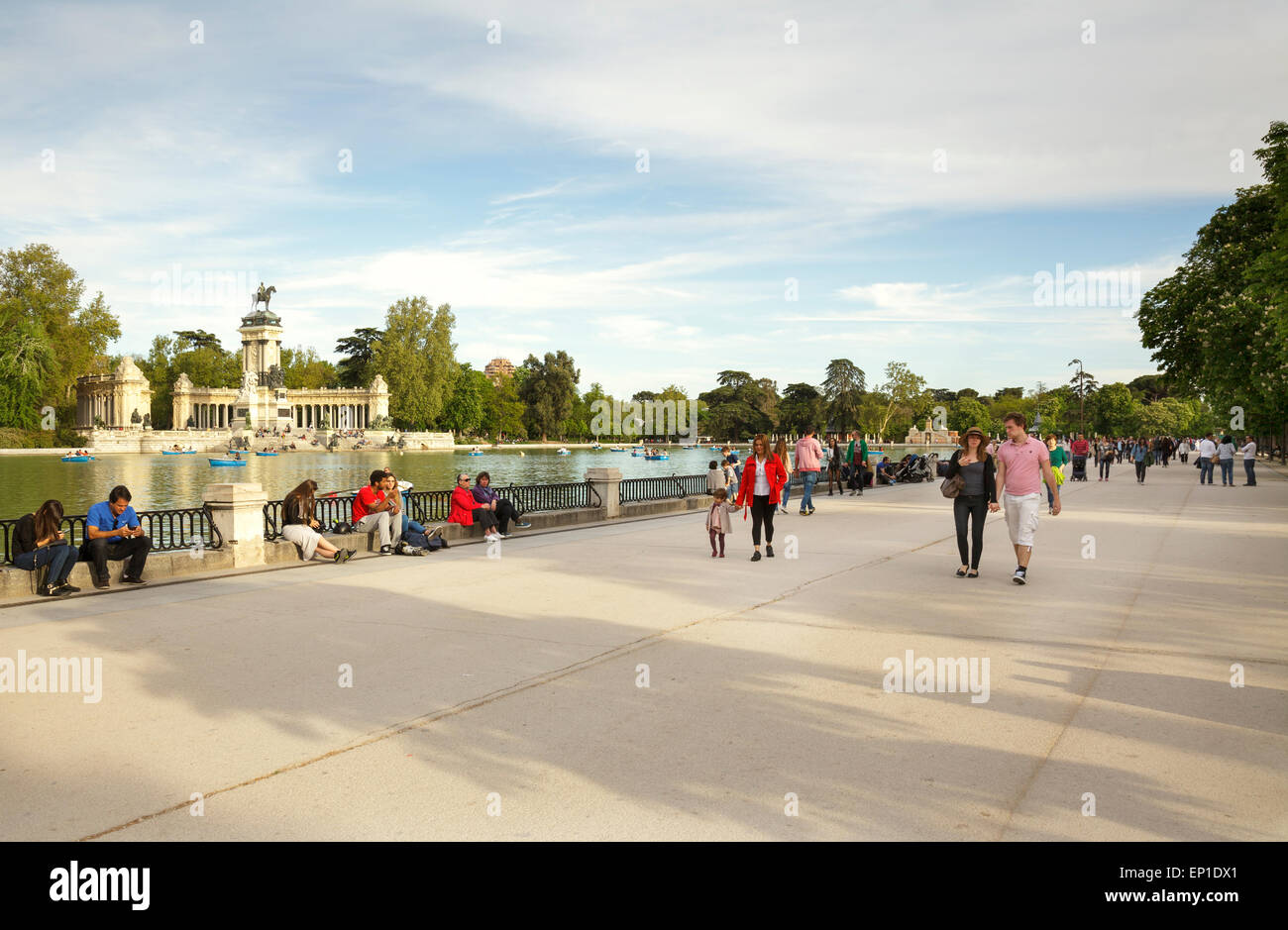 Madrid spain people walking in hi-res stock photography and images - Alamy