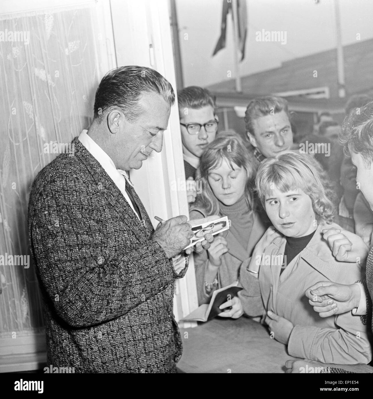 Der deutsche schauspieler showmaster und hi-res stock photography and ...