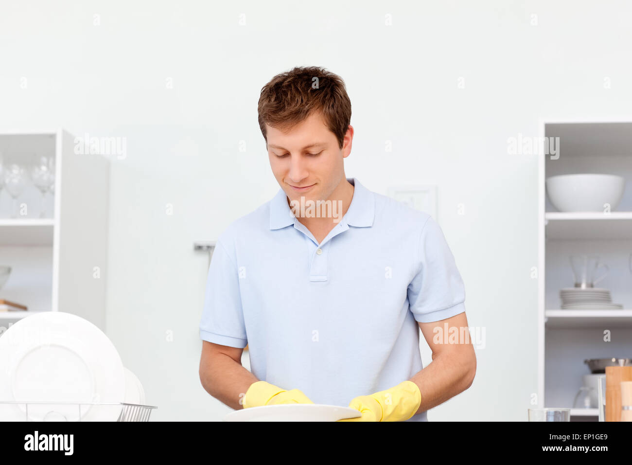 Man washing dishes hi-res stock photography and images - Alamy