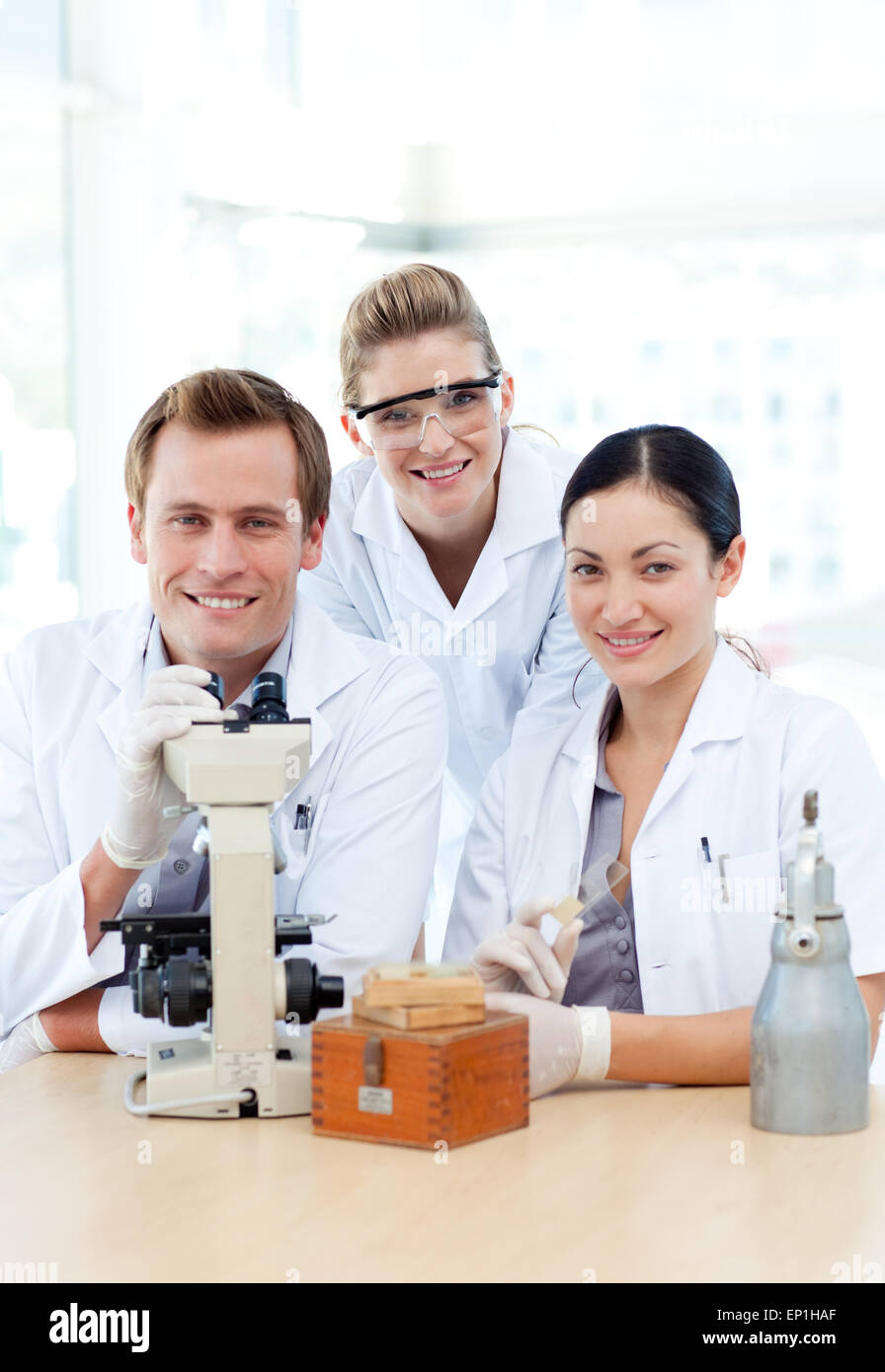 Students of science working in a laboratory Stock Photo - Alamy