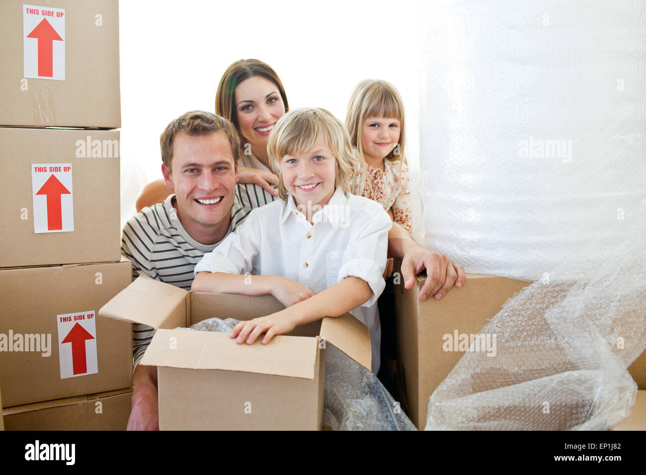 Loving family packing boxes Stock Photo - Alamy
