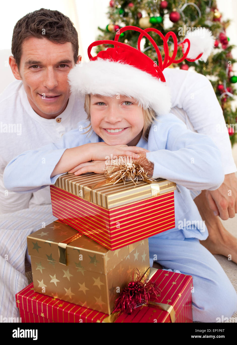 Portrait of a father and his son holding Christmas presents Stock Photo ...