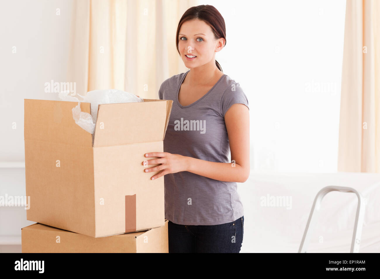 A woman with a cardboard Stock Photo - Alamy