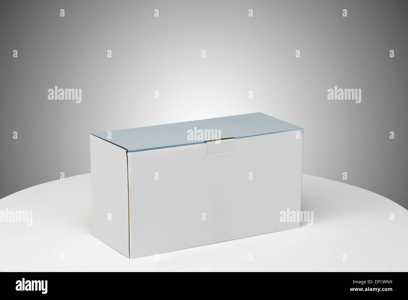 Cardboard box closed hi-res stock photography and images - Alamy