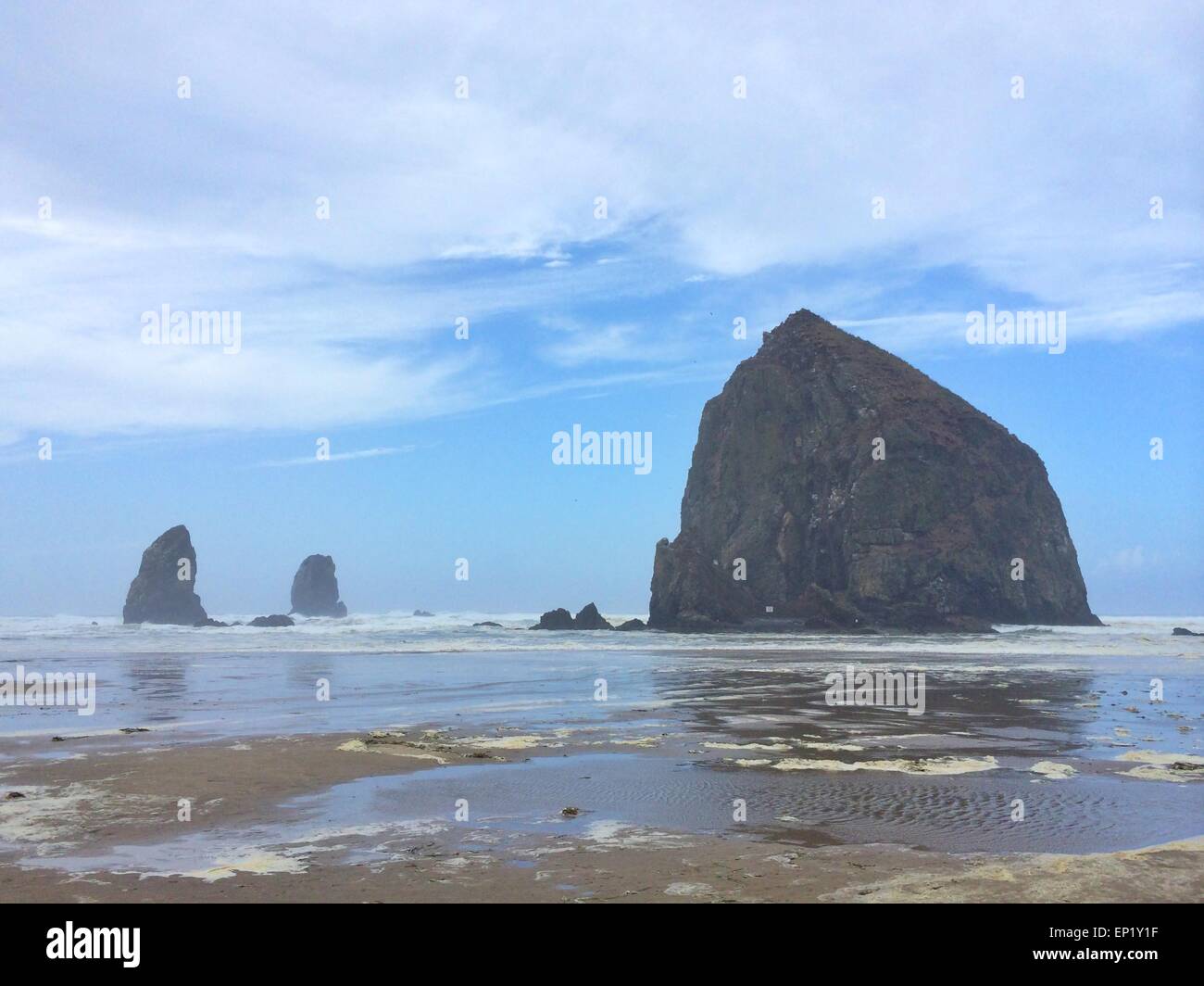 Haystack Rock, Cannon Beach, Oregon, USA Stock Photo - Alamy