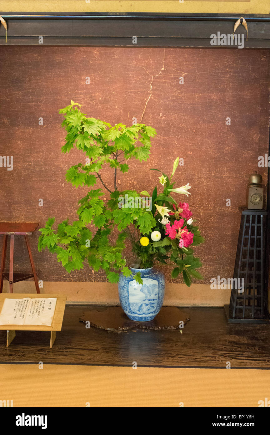Ikebana arrangement at Kagetsu Restaurant, Nagasaki, Japan Stock Photo ...