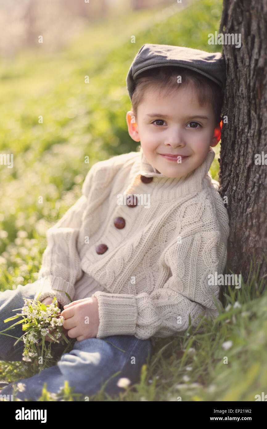 Boy leaning against a tree trunk hi-res stock photography and images ...