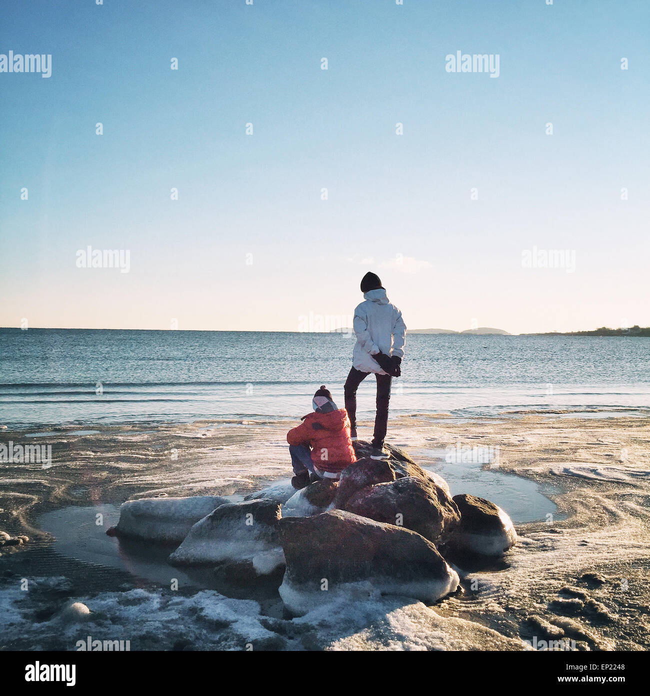 Two boys sitting on rock hi-res stock photography and images - Alamy