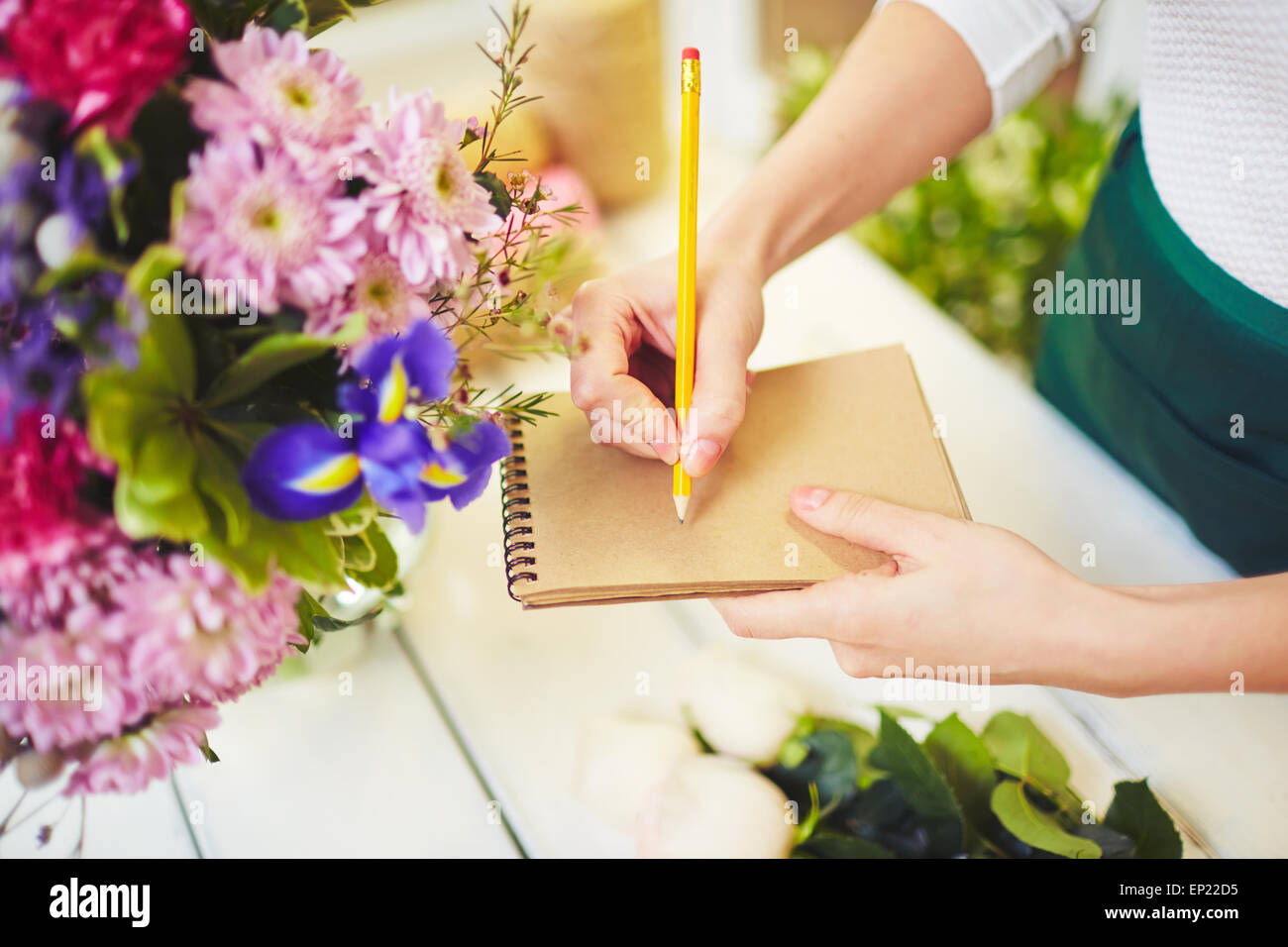 Close up female hands florist hi-res stock photography and images - Alamy