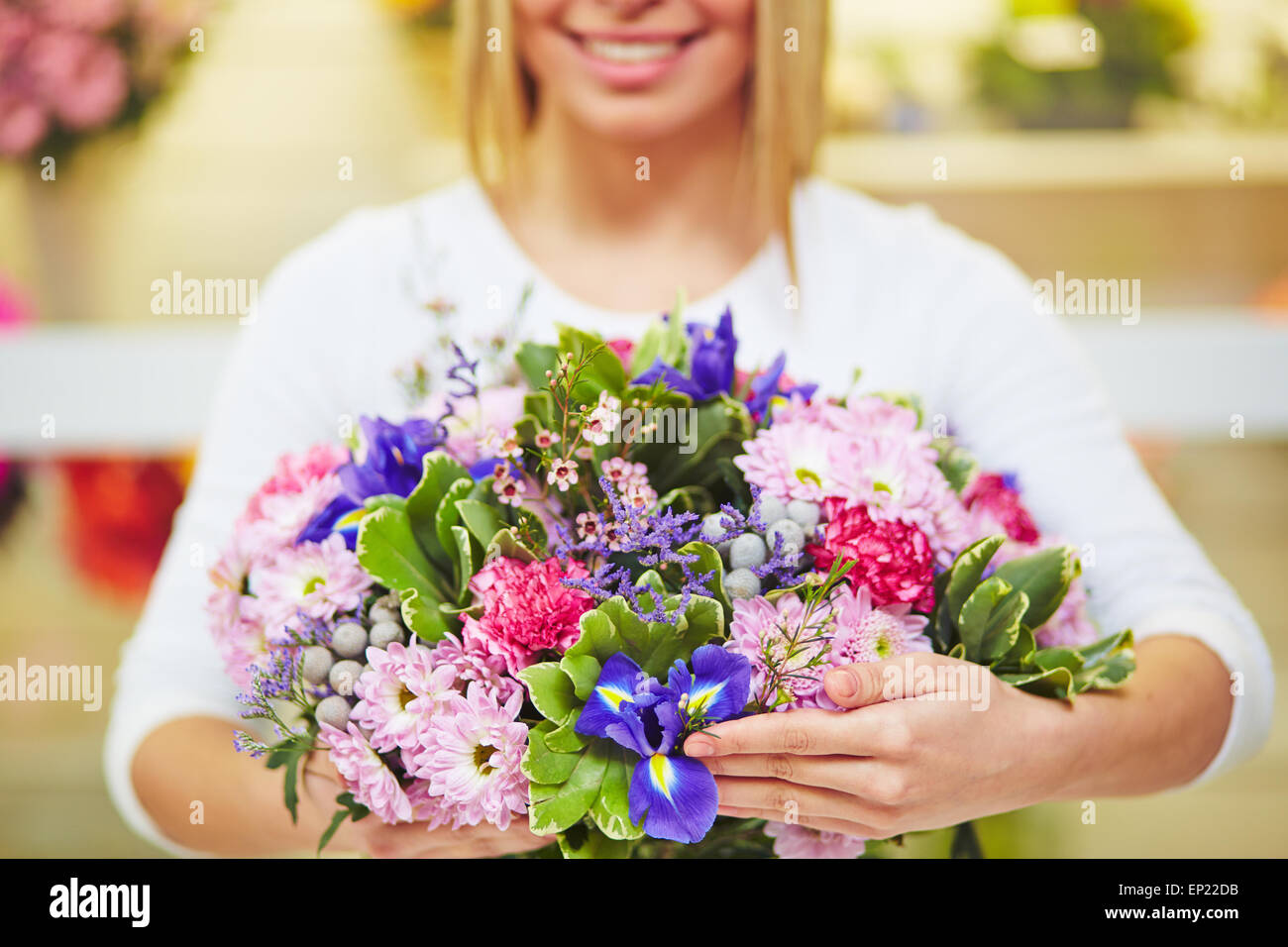 Florist hands with fresh floral bouquet Stock Photo - Alamy
