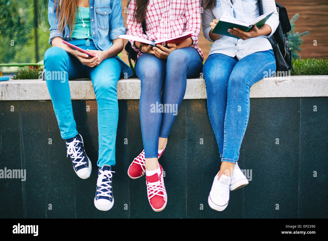 Modern teen girls hi-res stock photography and images - Alamy