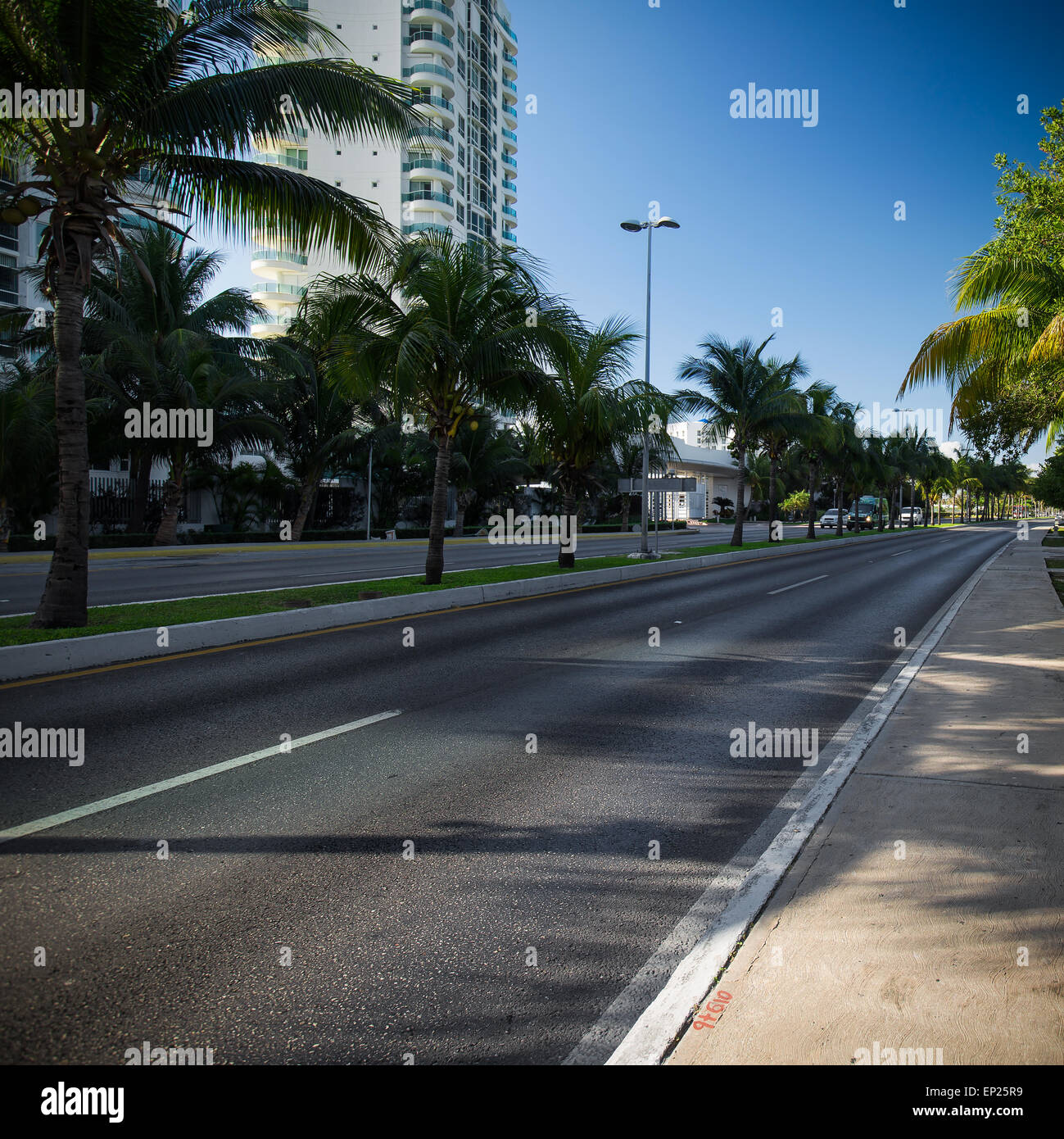 Speed Limit Sign Empty Street Stock Photos & Speed Limit Sign Empty ...