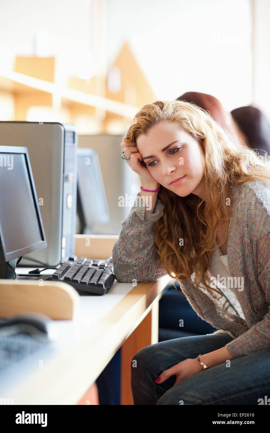 Library with desktop computers hi-res stock photography and images - Alamy