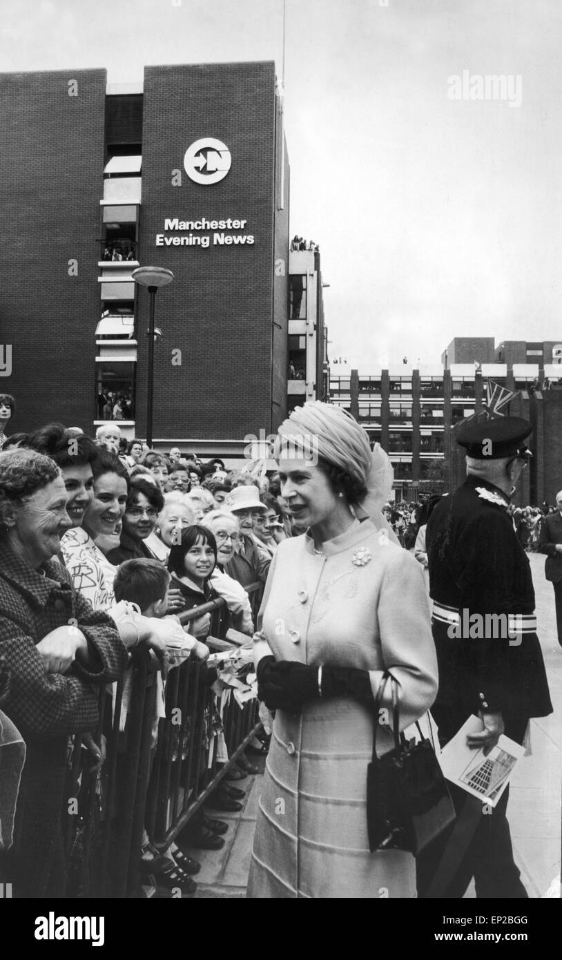 The Queen visits Manchester. The Queen completes her walk along ...