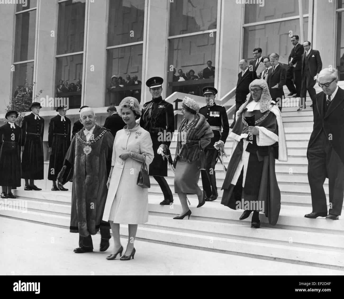The Queen visits Manchester Law Courts. 24th May 1961 Stock Photo - Alamy