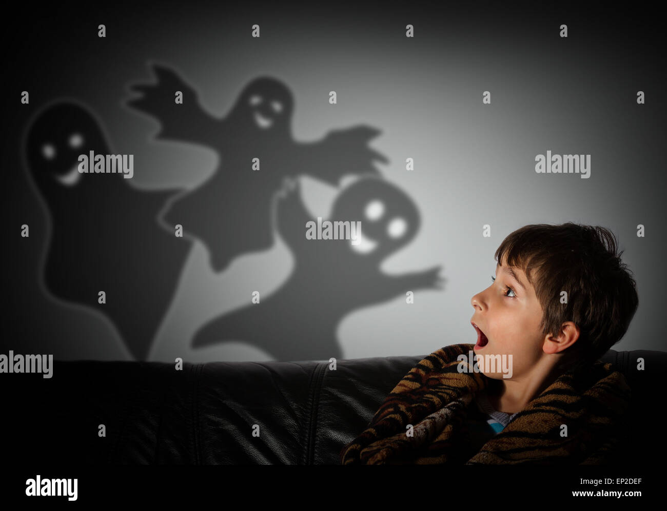 Silhouette child afraid hi-res stock photography and images - Alamy