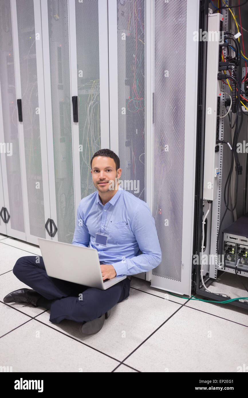 Technician looking laptop doing hi-res stock photography and images - Alamy