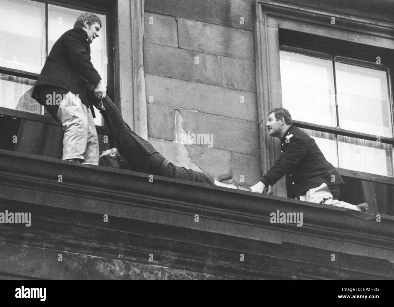 Fire at Maryhill Road Glasgow. Fire breaks out in an unoccupied ...