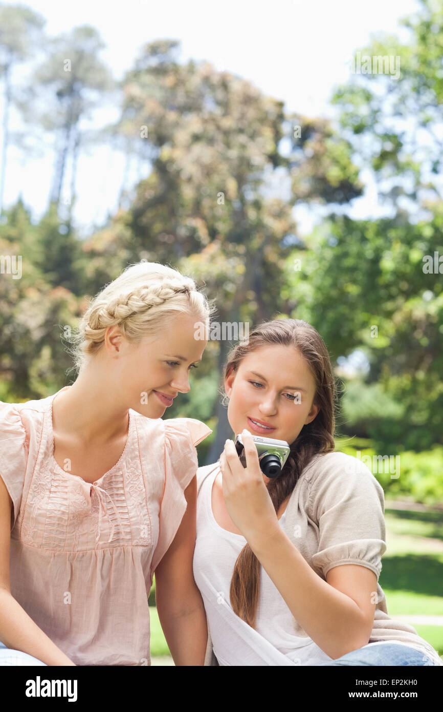 Friends looking at recent photos on their camera Stock Photo - Alamy