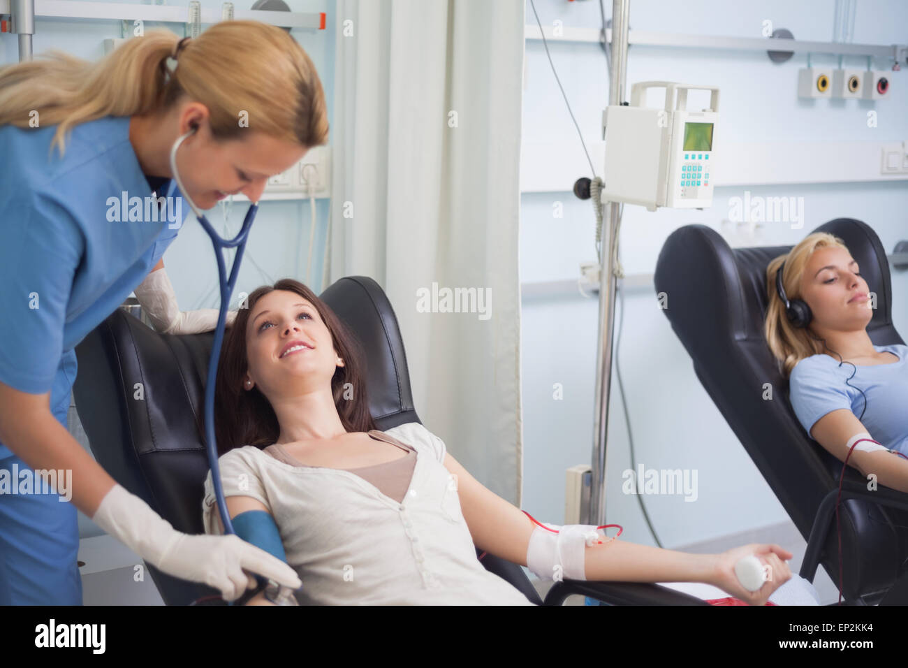 Nurse using a stethoscope hi-res stock photography and images - Alamy