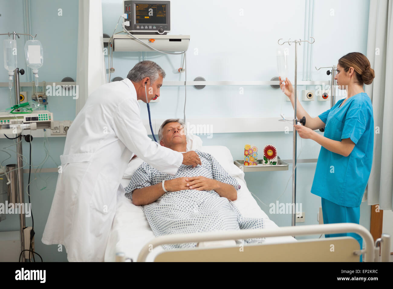 Doctor checking heartbeat of patient with stethoscope Stock Photo - Alamy