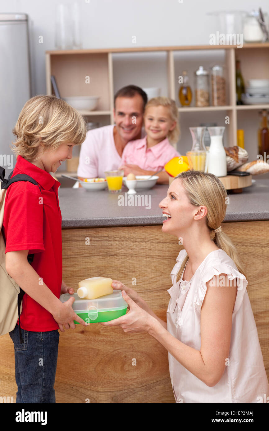 Mom packing lunch hi-res stock photography and images - Alamy