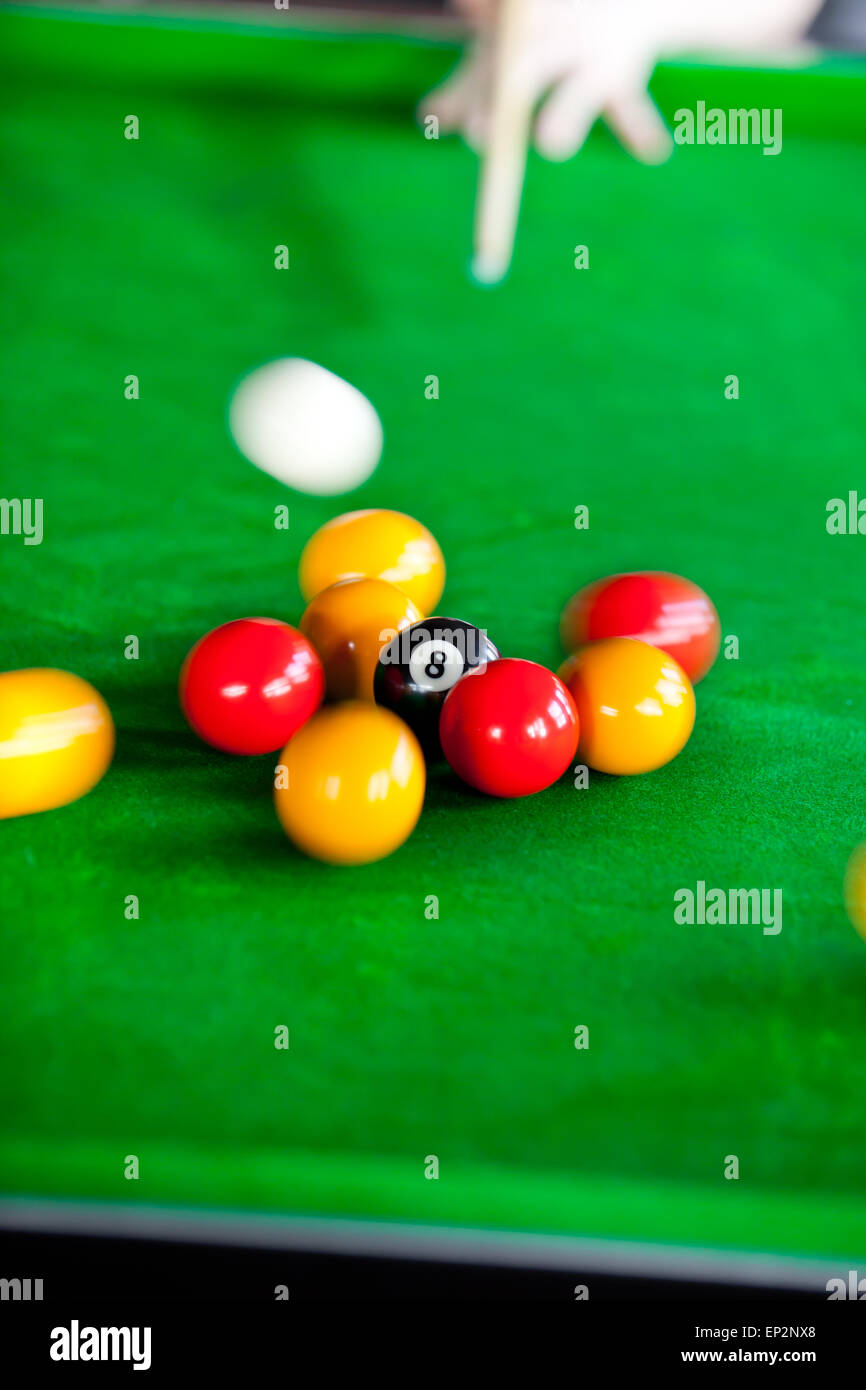 Female pool player hi-res stock photography and images - Alamy