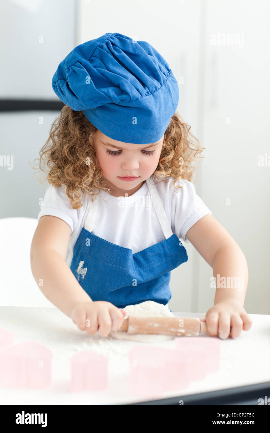 Little girl baking in the kitchen Stock Photo - Alamy