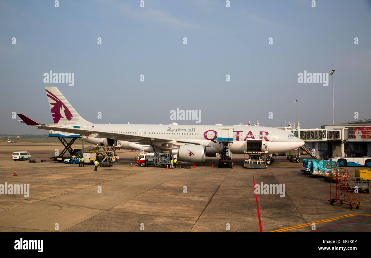 Qatar Airways plane, Bandaranayake International Airport, Colombo, Sri ...