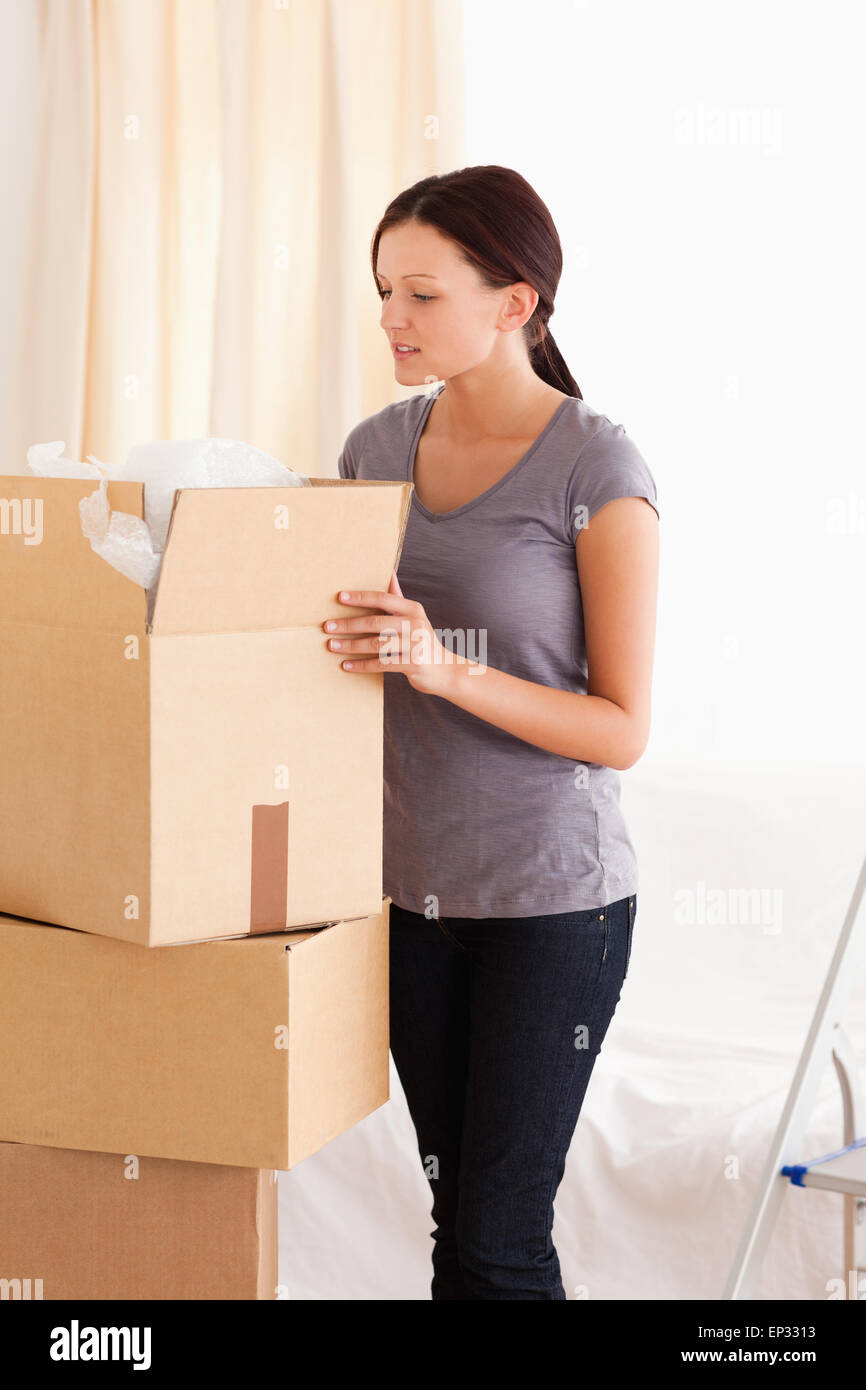 Woman packing a cardboard Stock Photo - Alamy