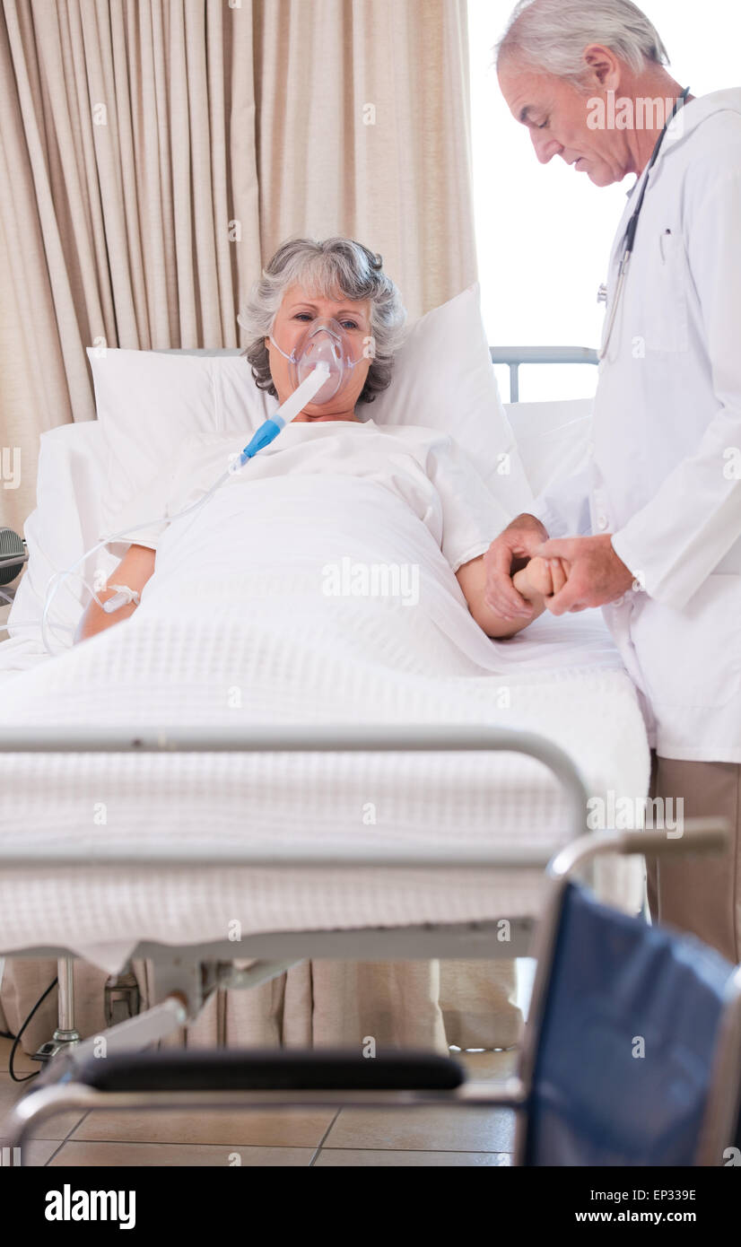 Senior doctor with his sick patient Stock Photo - Alamy