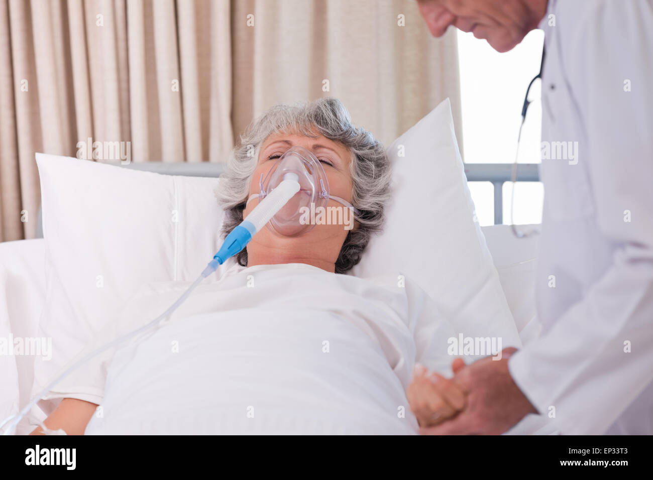 Senior doctor with his sick patient Stock Photo - Alamy