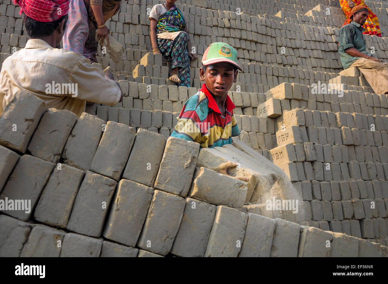 Brick making child labour hi-res stock photography and images - Alamy